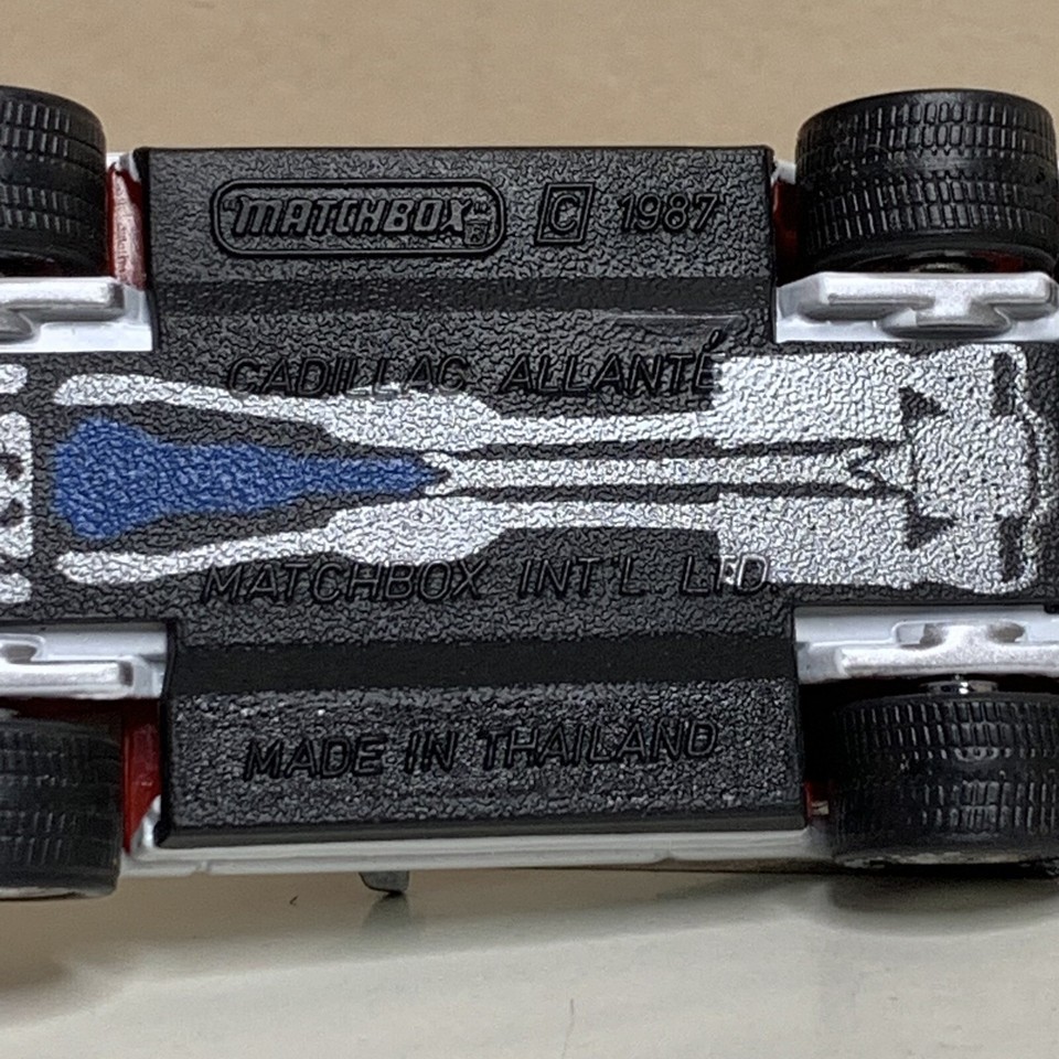 Matchbox Ultra Series Premiere Cadillac Allante Convertible White/Red 1 ...
