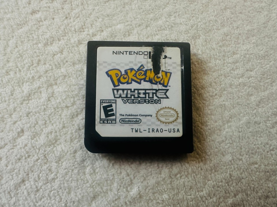 Pokemon Diamond, Pearl, Moon, HeartGold, White Nintendo DS and 3DS ...