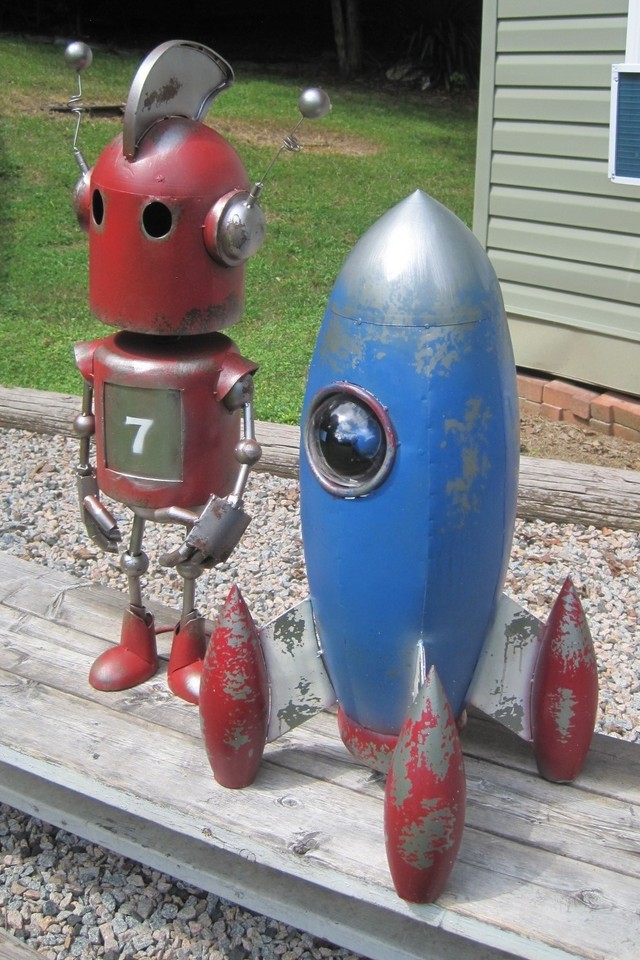 33.5" Tall Junk Yard Art Metal Space Alien Garden Art Bobble Head ...