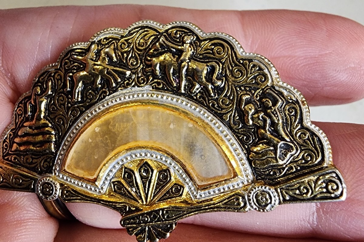 Vintage Heavy Damascene Fan Pin Brooch - Gem