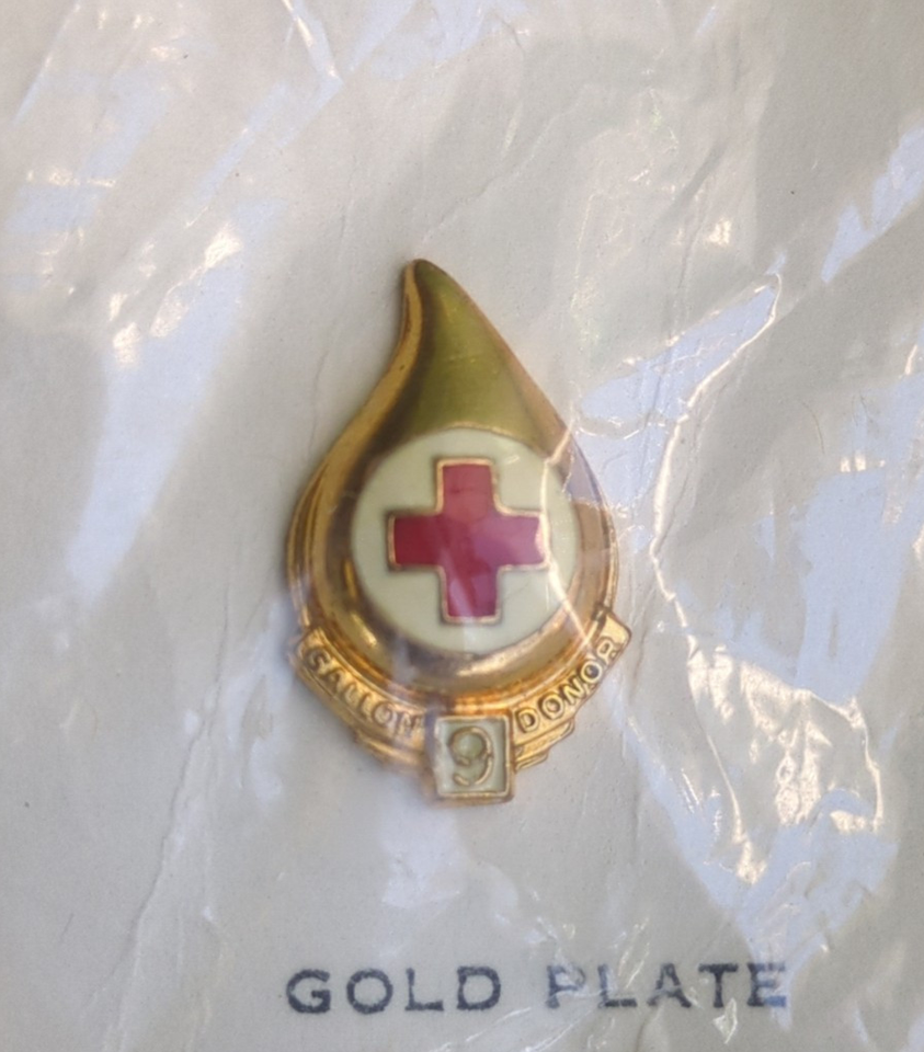 10 Vintage Red Cross Blood Donation Pins & Volunteer 2-14 Gal & Sixers ...