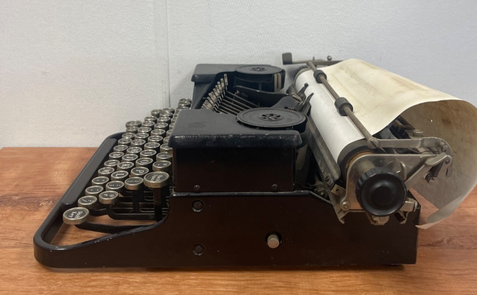 1930s Manual Typewriter Black Steel All Working Letters BROKEN SPACE ...