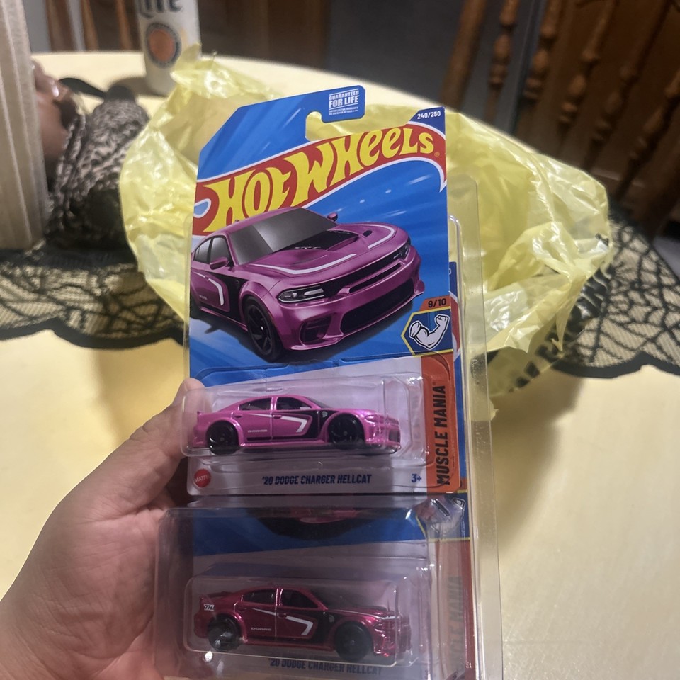 HOT WHEELS Super Treasure Hunt Dodge Charger Hellcat/ Mainline ...