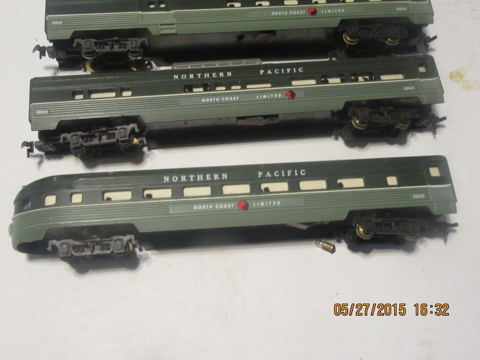 HO scale Great Northern passenger train. AHM running engine. all else ...