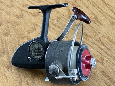 Spinning Reels - Vintage Dam Quick 220N Spinning Reel