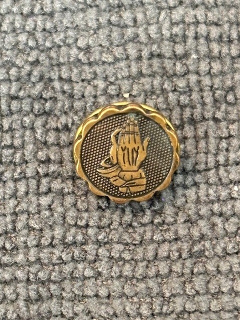 Vintage Bronze Praying Hands Lapel Pin - Gem