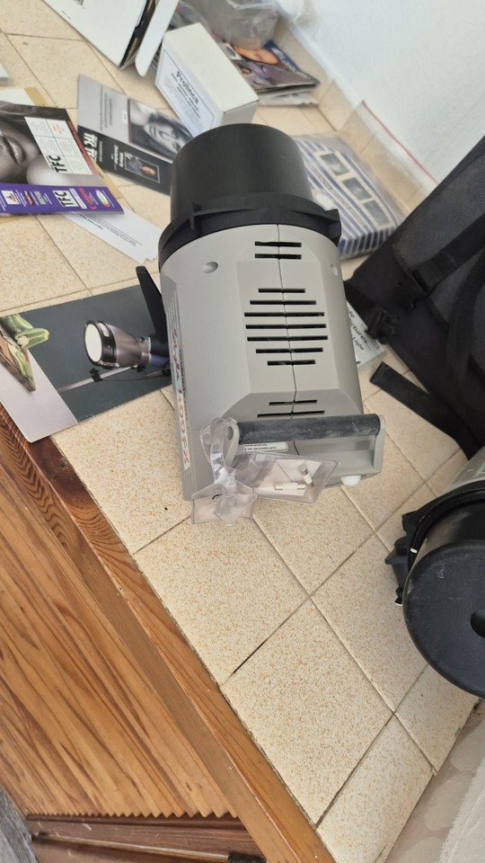 Elinchrom Swiss Made Studio Flash lighting System Style 400 BX bran new ...