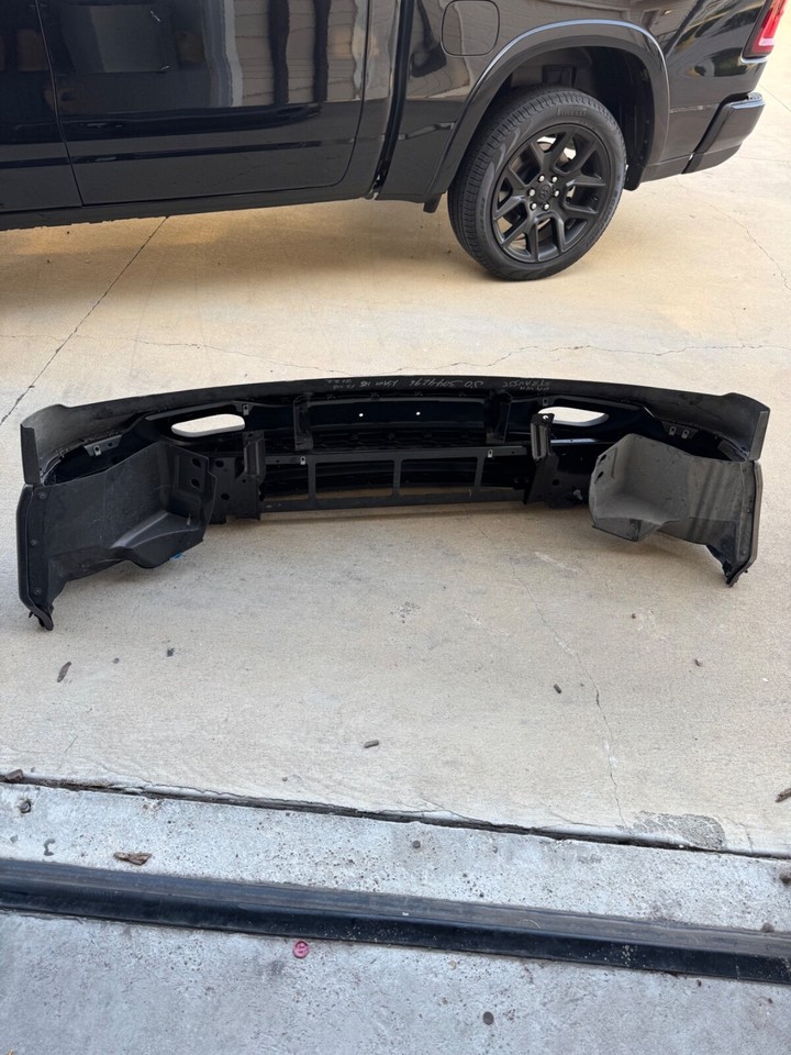 Bumper Mopar 5ZB41TZZAD Ram 1500 front bumper Granjte crystal metallic ...