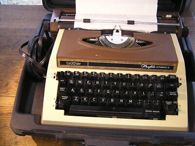 Typewriters & Word Processors - Automatic 12 Electric Typewriter