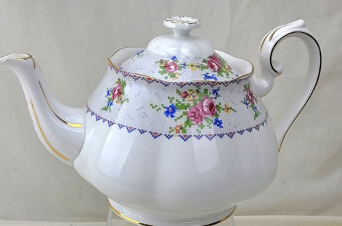 Large 6 cup Royal Albert Petit Point Teapot (Tea Pot) MINT CONDITION | eBay
