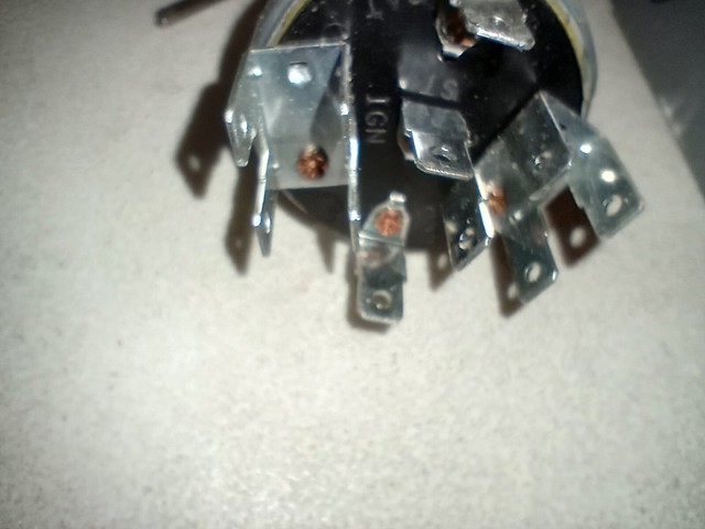 ONE GENUINE INTERNATIONAL IGNITION SWITCH W/KEYS 1652306C91 for sale ...