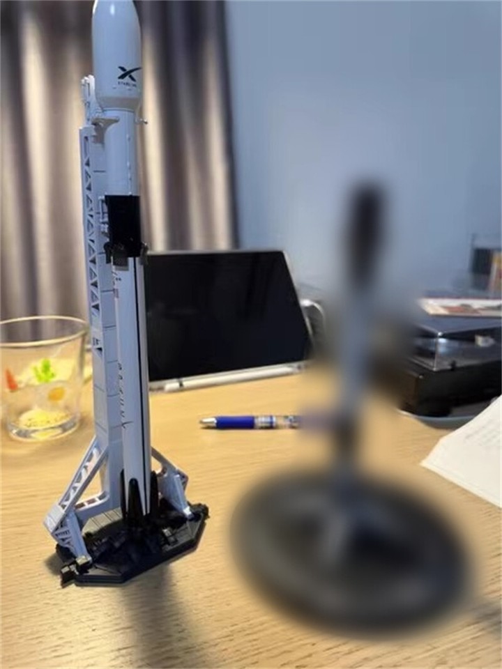 1：200 Scale SpaceX Falcon 9 Rocket F9 with Launcher Tower Resin Model ...