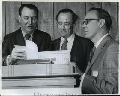 1973 Press Photo Sta-Rite Industries Inc. Annual Meeting - mja46626 | eBay