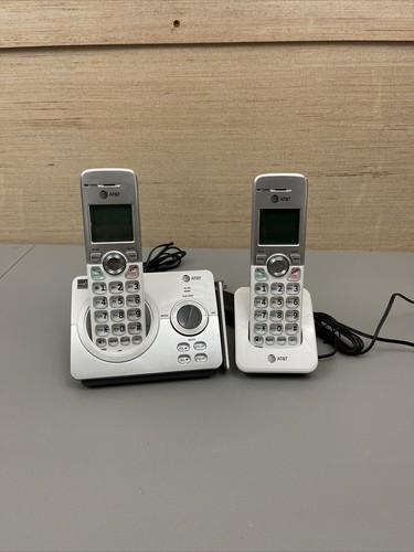 AT&T Answering Machine w/ 2 Cordless Headsets & EL52219 | eBay