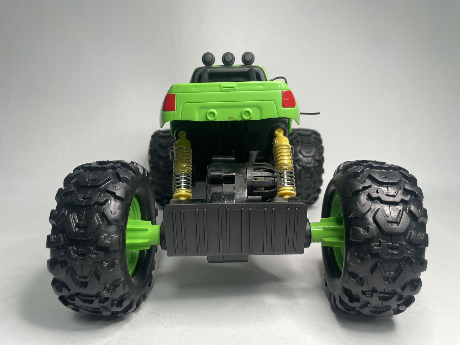 Maisto Tech Neon Green Remote Control Monster Truck Grim Rock Crawler ...