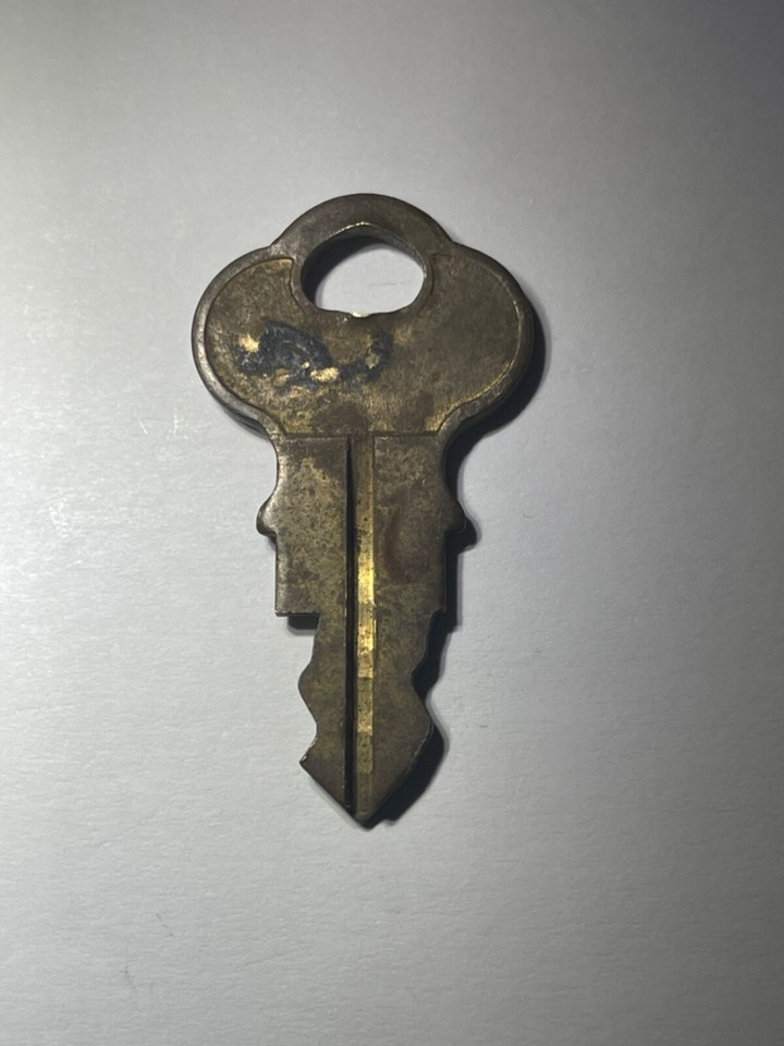 Original Chicago Lock Co. #2110 peanut gumball machine vending key. | eBay