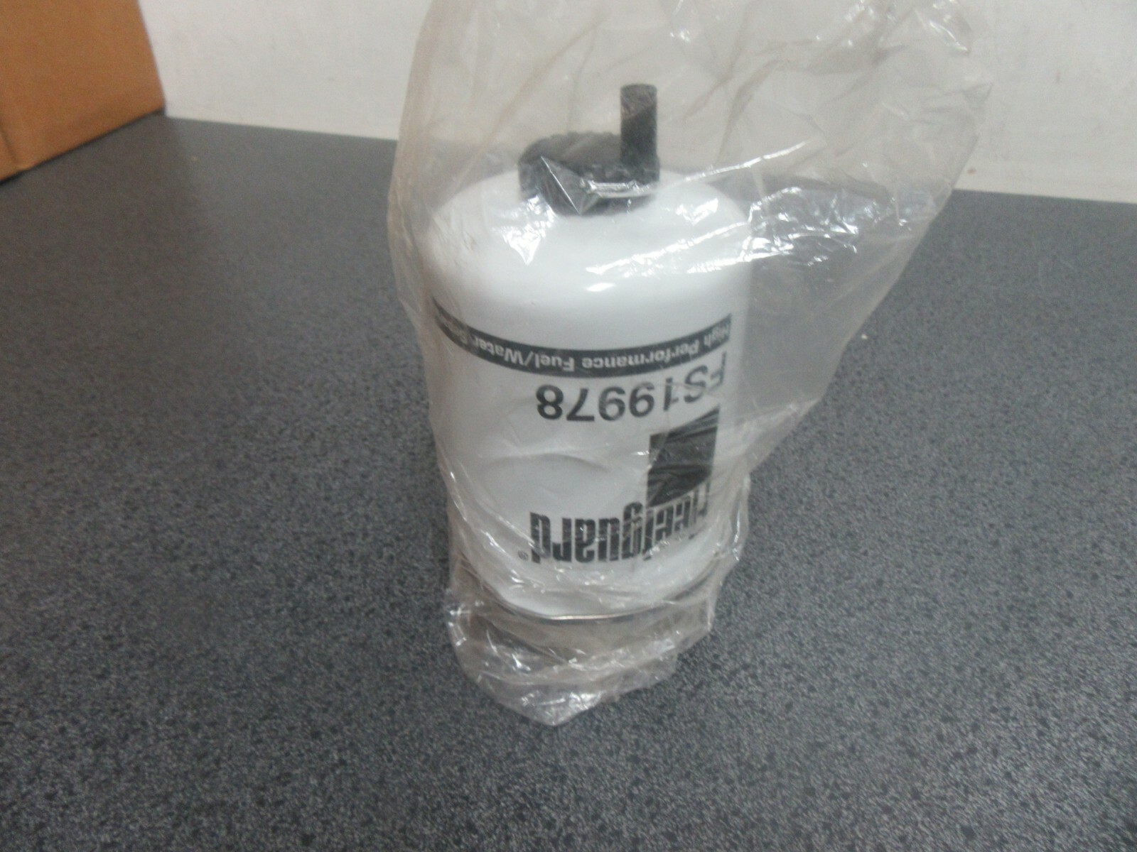 JOHN-DEERE RE526557 - Fuel filter cross reference