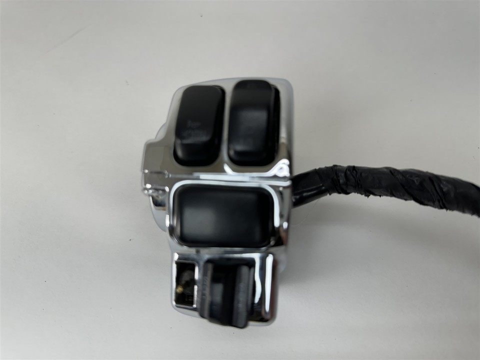 Harley-Davidson 2011 Road Glide CVO Hand Control Switches Chrome For 18 ...