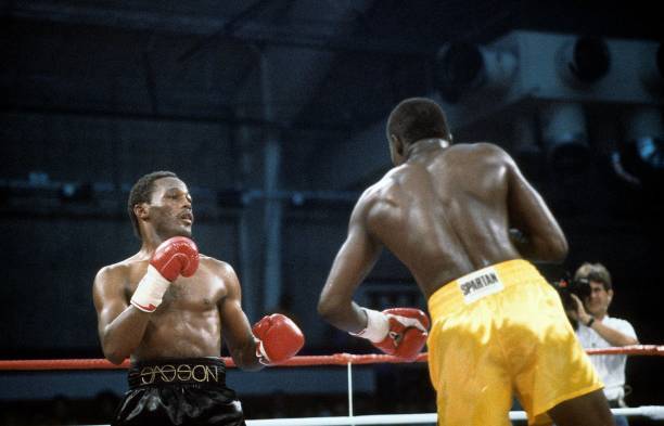 Donald Curry Looks To Avoid The Punch From Mike Mccallum OLD BOXING ...