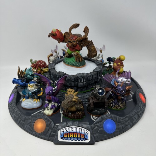 Skylanders Giants Light-Up Battle Arena Portal Base With 16 Figures No ...