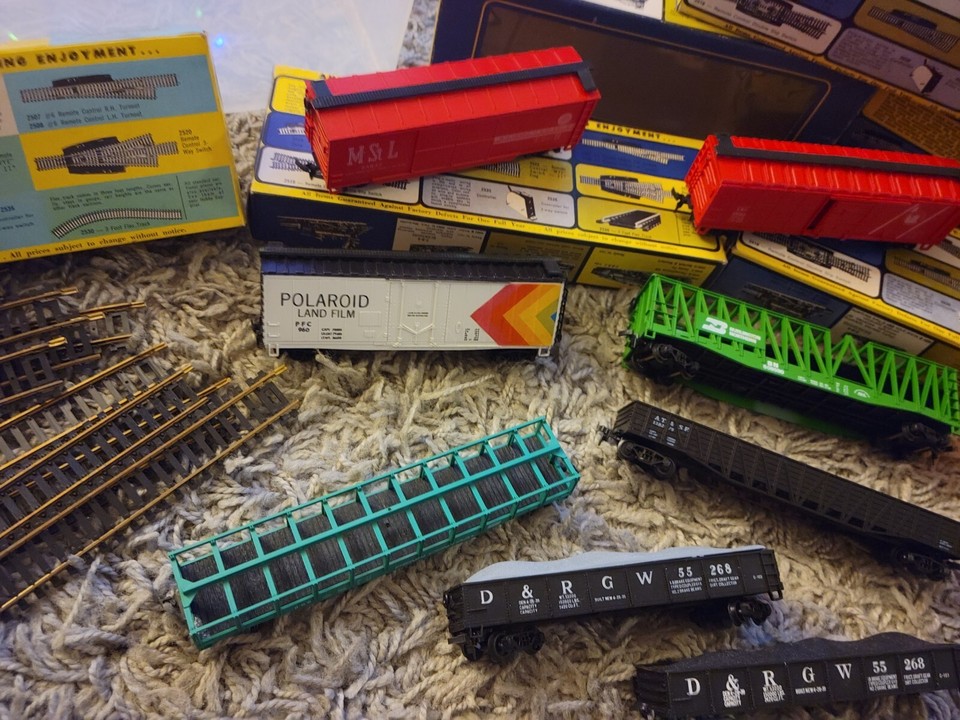 (11) Toy HO Train Cars Caboose Advertising AHM Trains Tracks Boxes LOT ...