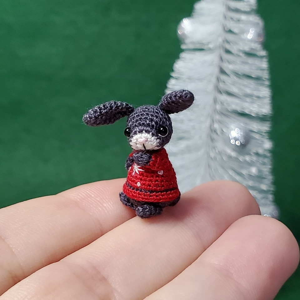 Extreme tiny Bunny. Doll pet lapin. Dollhouse miniature walnut shell ...