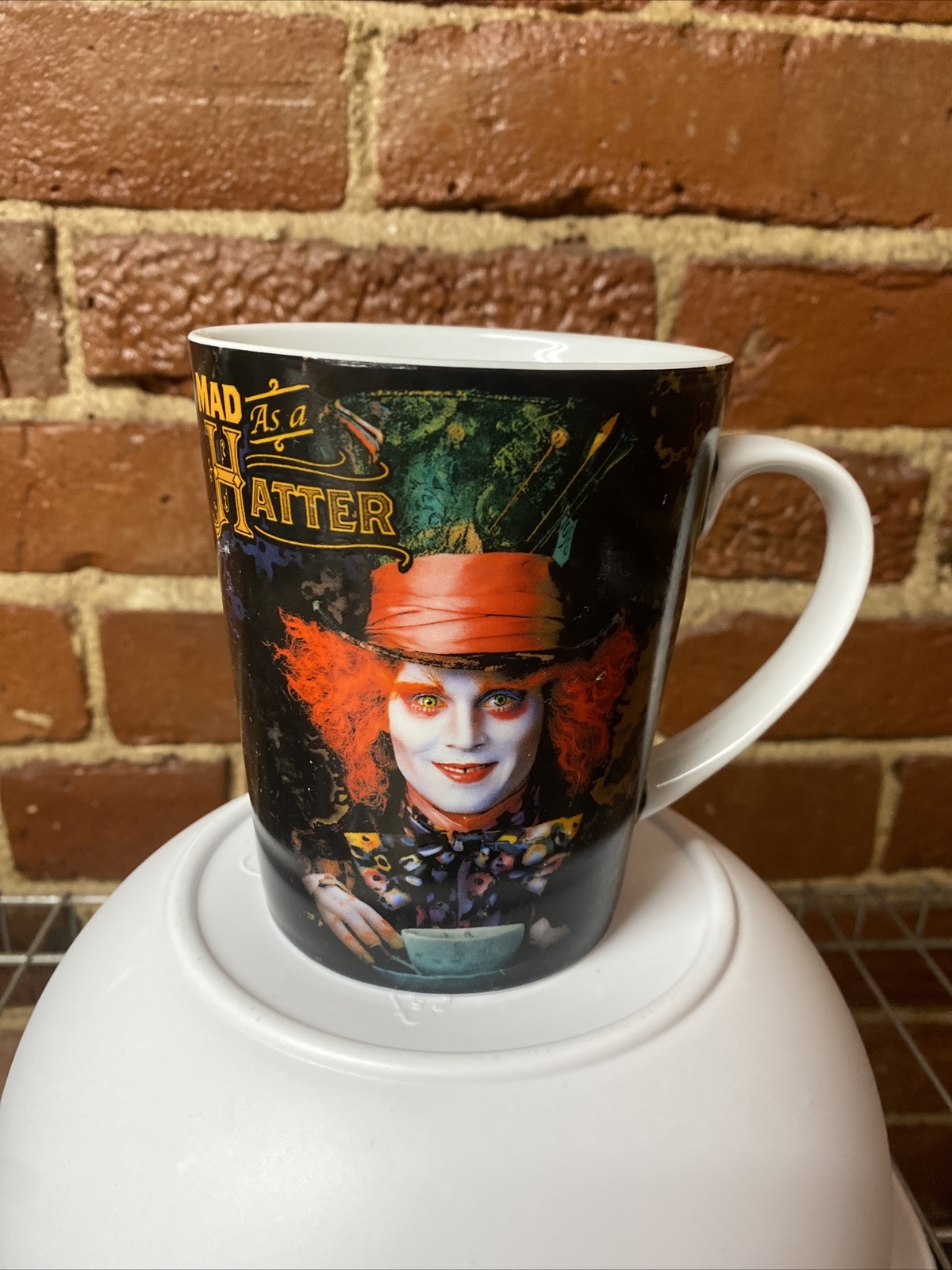 RARE Disney Alice in Wonderland Mad Hatter Mug Blockbuster Exclusive ...