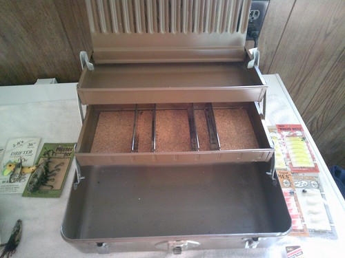 JC Higgins Metal Tackle Box 2 Trays Plus 2- JC Higgins Reels ...