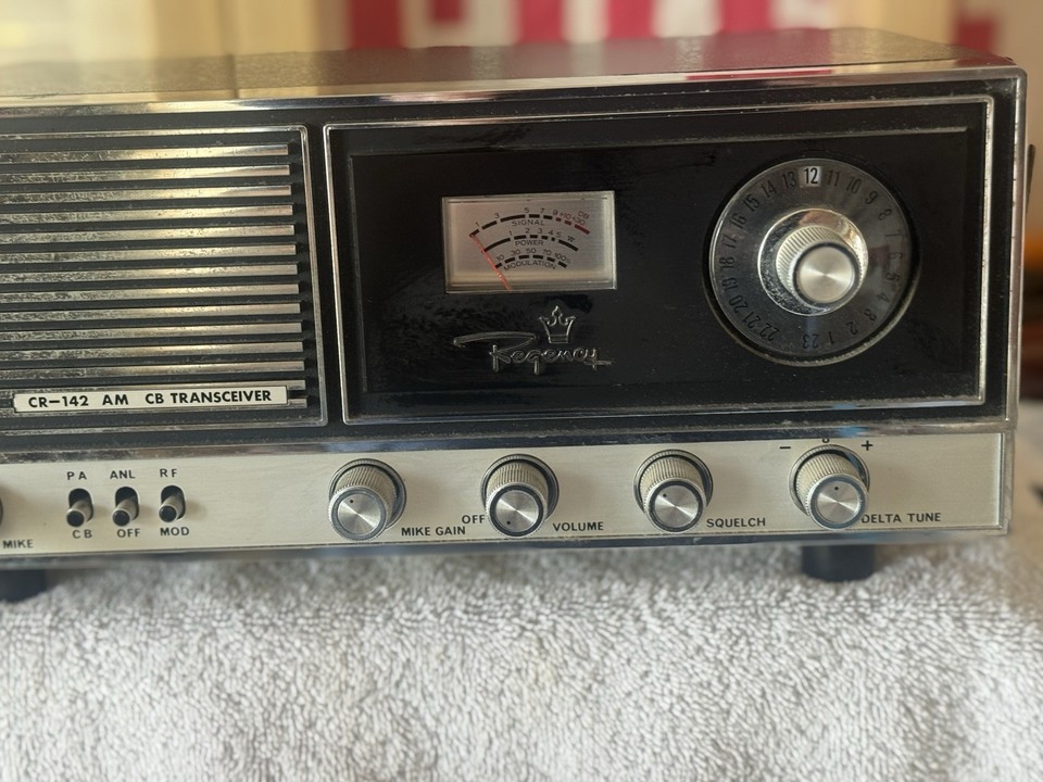 Regency CR-142 CB Radio AM Transceiver Base Station Radio, Microphone ...