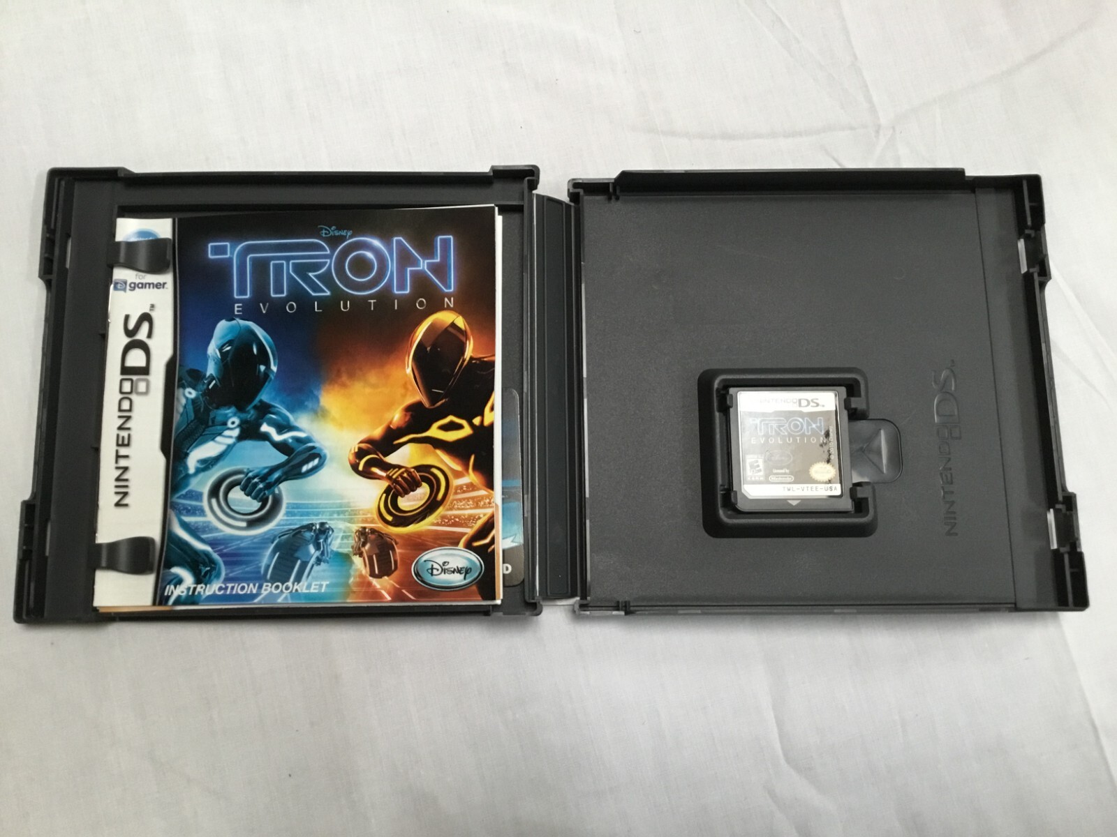 NINTENDO DS TRON EVOLUTION GAME COMPLETE WITH GAME AND BOOK HUGE ...