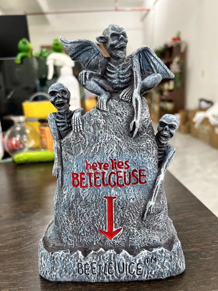 Beetlejuice LED Here Lies Beetlejuice Tombstone Halloween Decoration ...