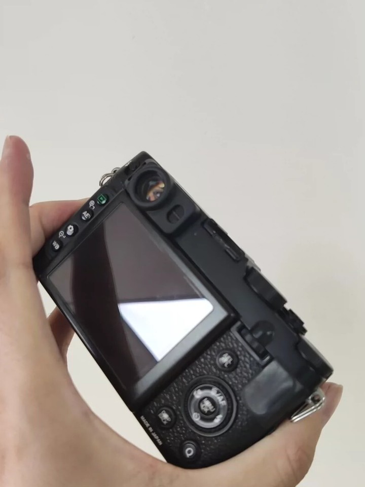 FUJIFILM Fuji X Series X20 12.0MP Digital F2.0-2.8 lens Camera 4x ...