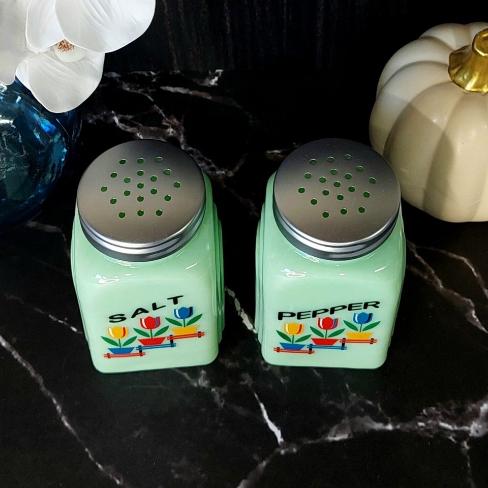 Green Jadeite Glass Depression Style Tulip Salt & Pepper Shakers ...