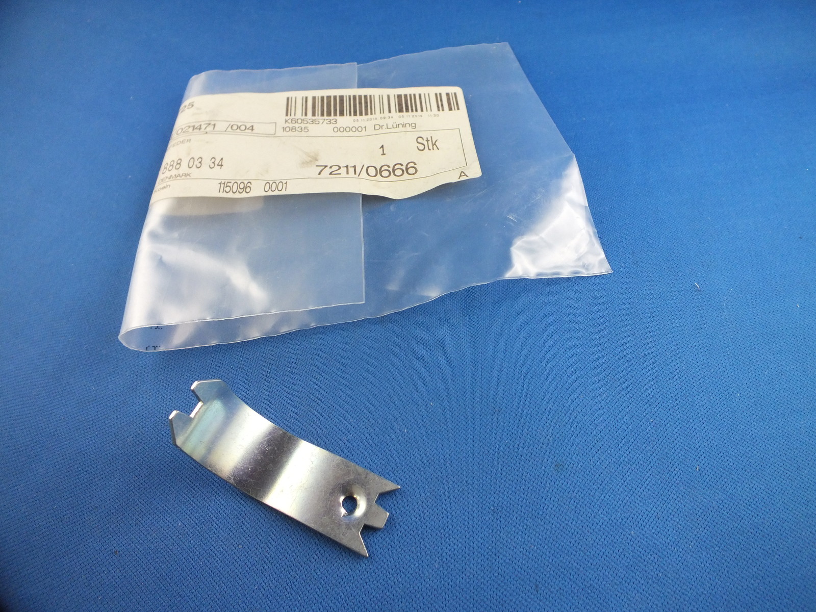 Mercedes Halterung Blechfeder f. Kühlergrill Haltefeder W108 W109 W110 ...