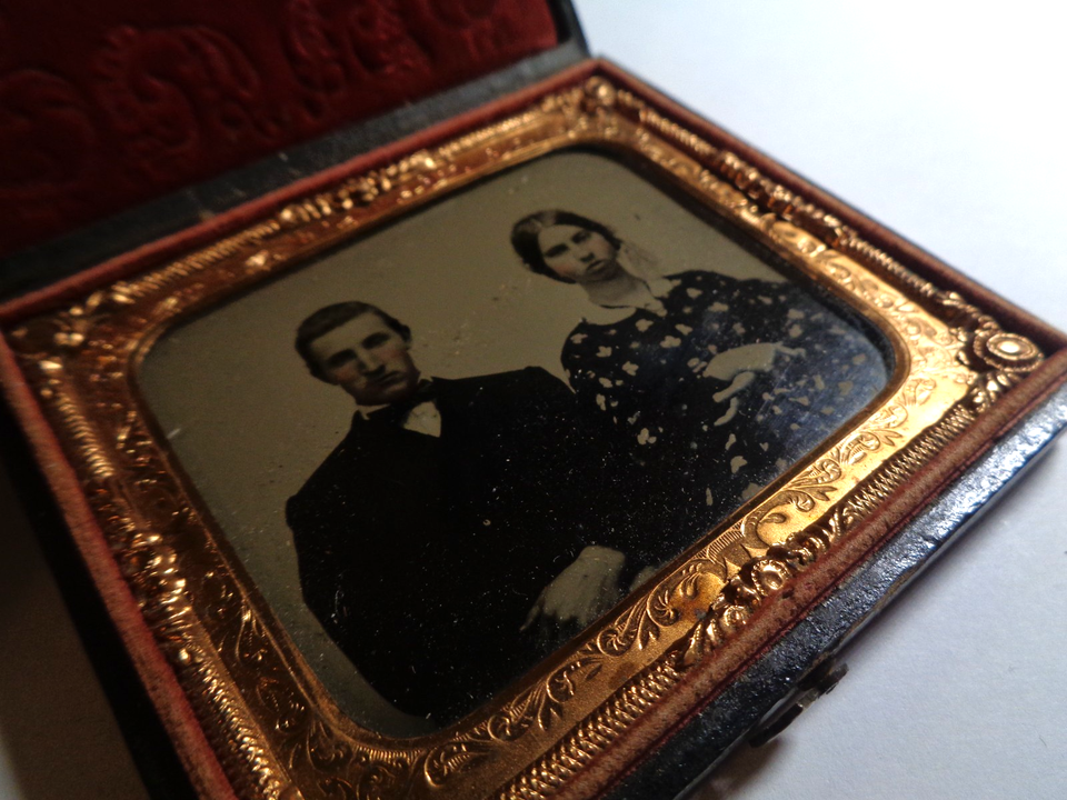 ANTIQUE 1/6TH PLATE TINTED AMBROTYPE PHOTO & CASE - YOUNG MAN & WOMAN ...
