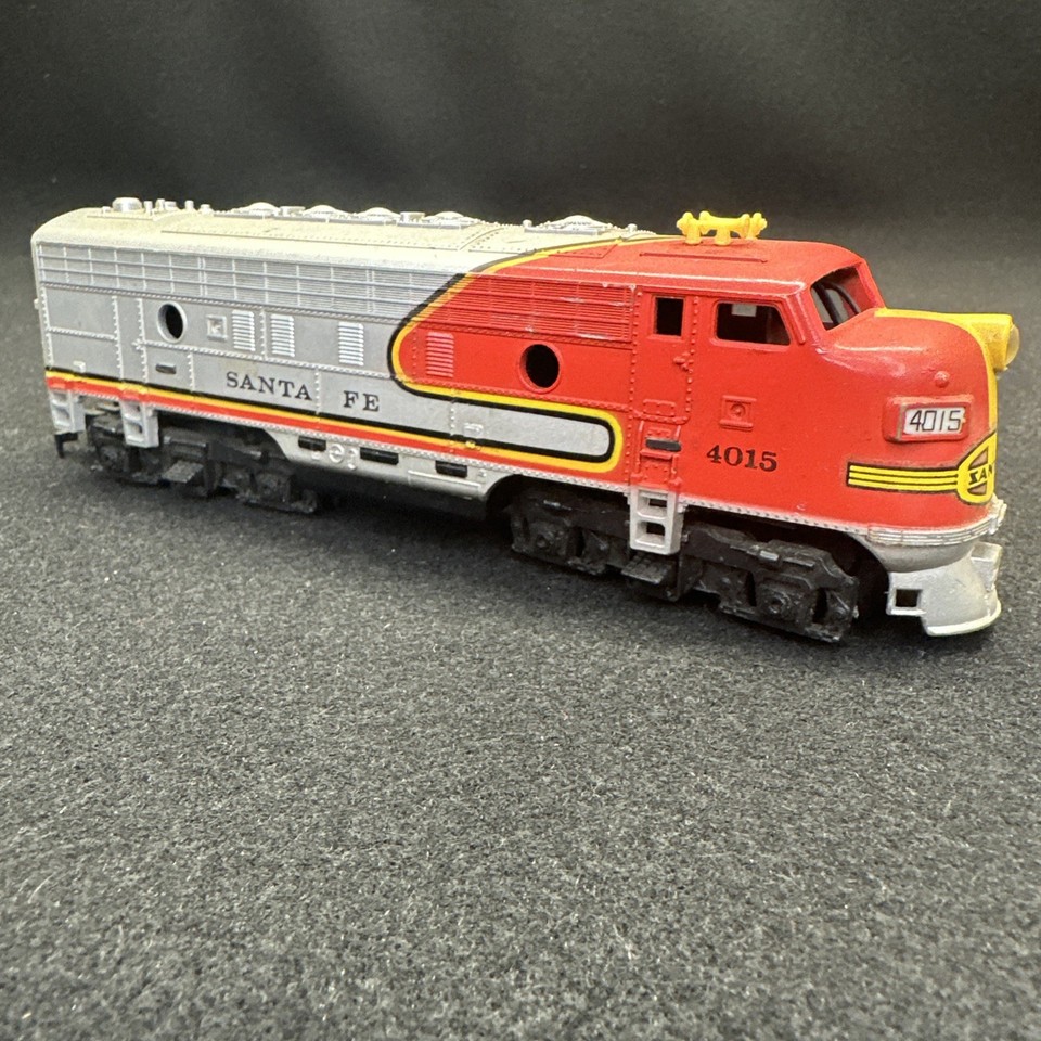 Tyco HO Scale Santa Fe Diesel Locomotive Model Railroad Train Engine ...