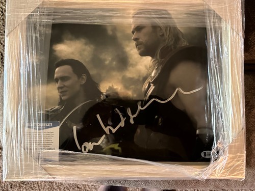 Tom Hiddleston Loki Autographed Photo 11x14 Beckett BAS | eBay