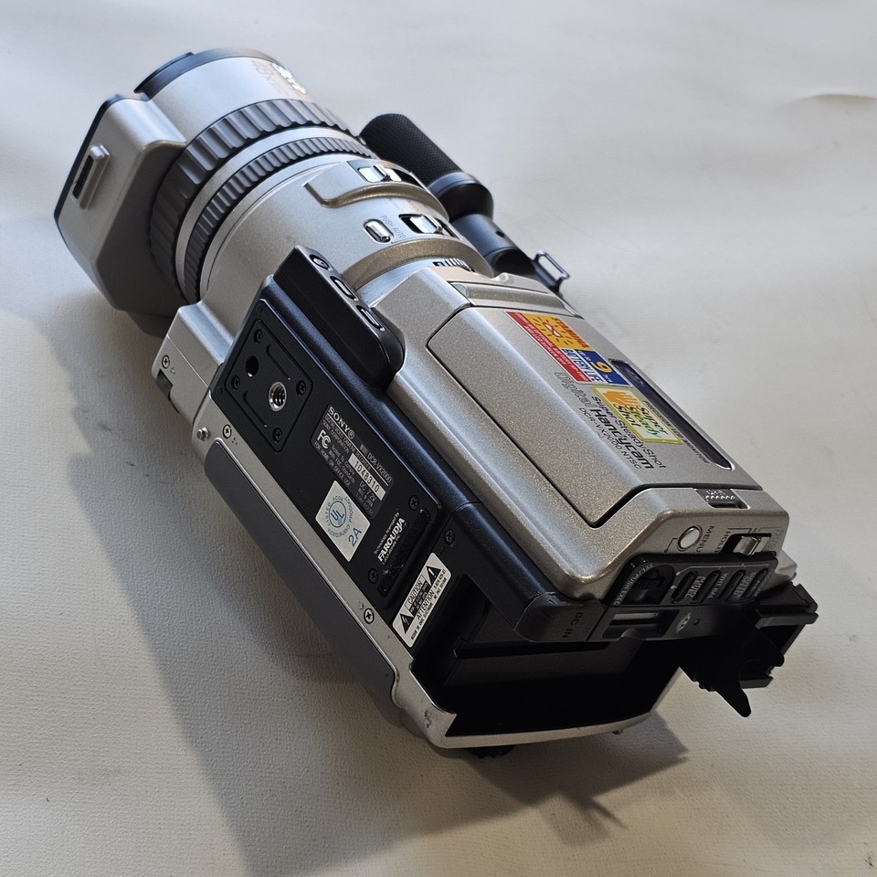 Sony DCR-VX2000 MiniDV Camcorder 3CCD 12x Zoom Video Camera Used ...