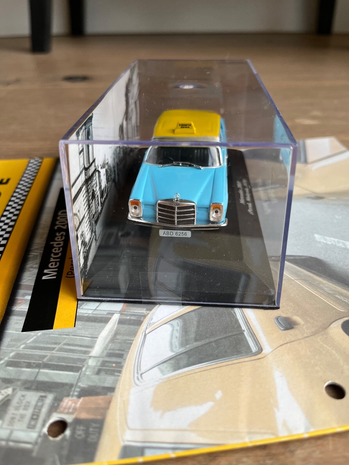 Taxi du monde 16 Mercedes 200 D Perak Malaisie et brochure | eBay