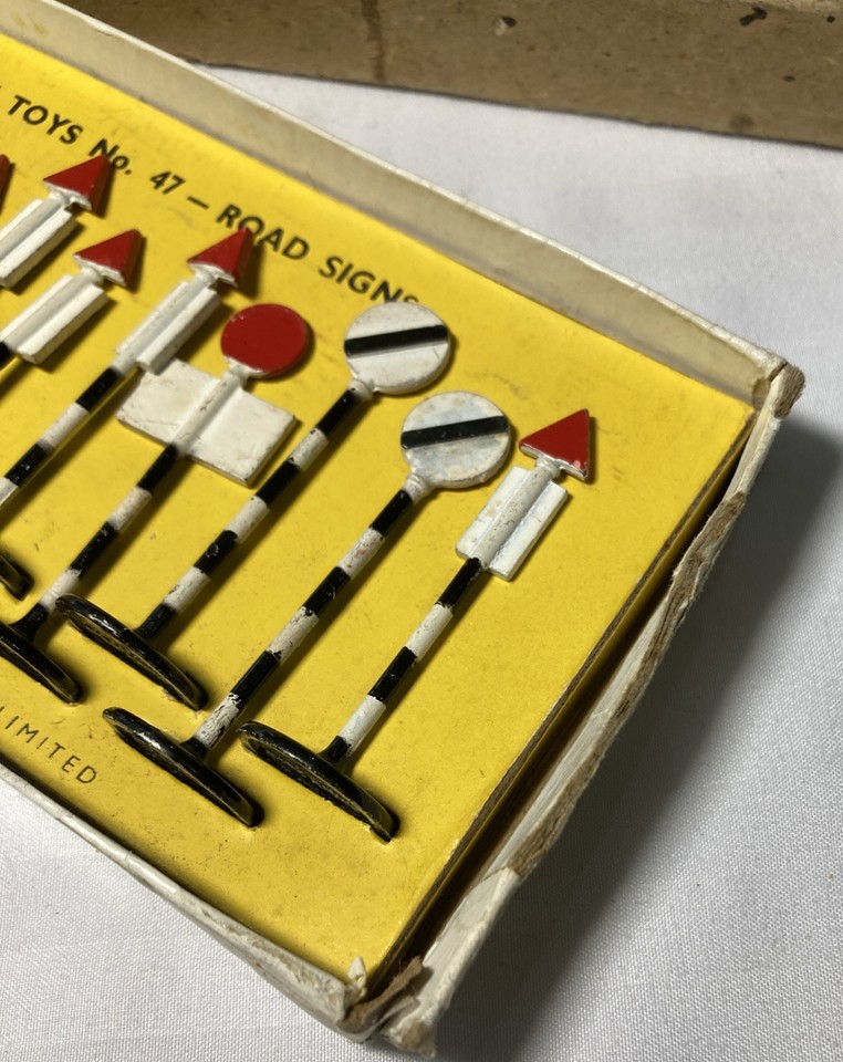Vintage DINKY #47 ROAD SIGNS SET OF 12 BRITISH ROAD SIGNS, Antique | eBay