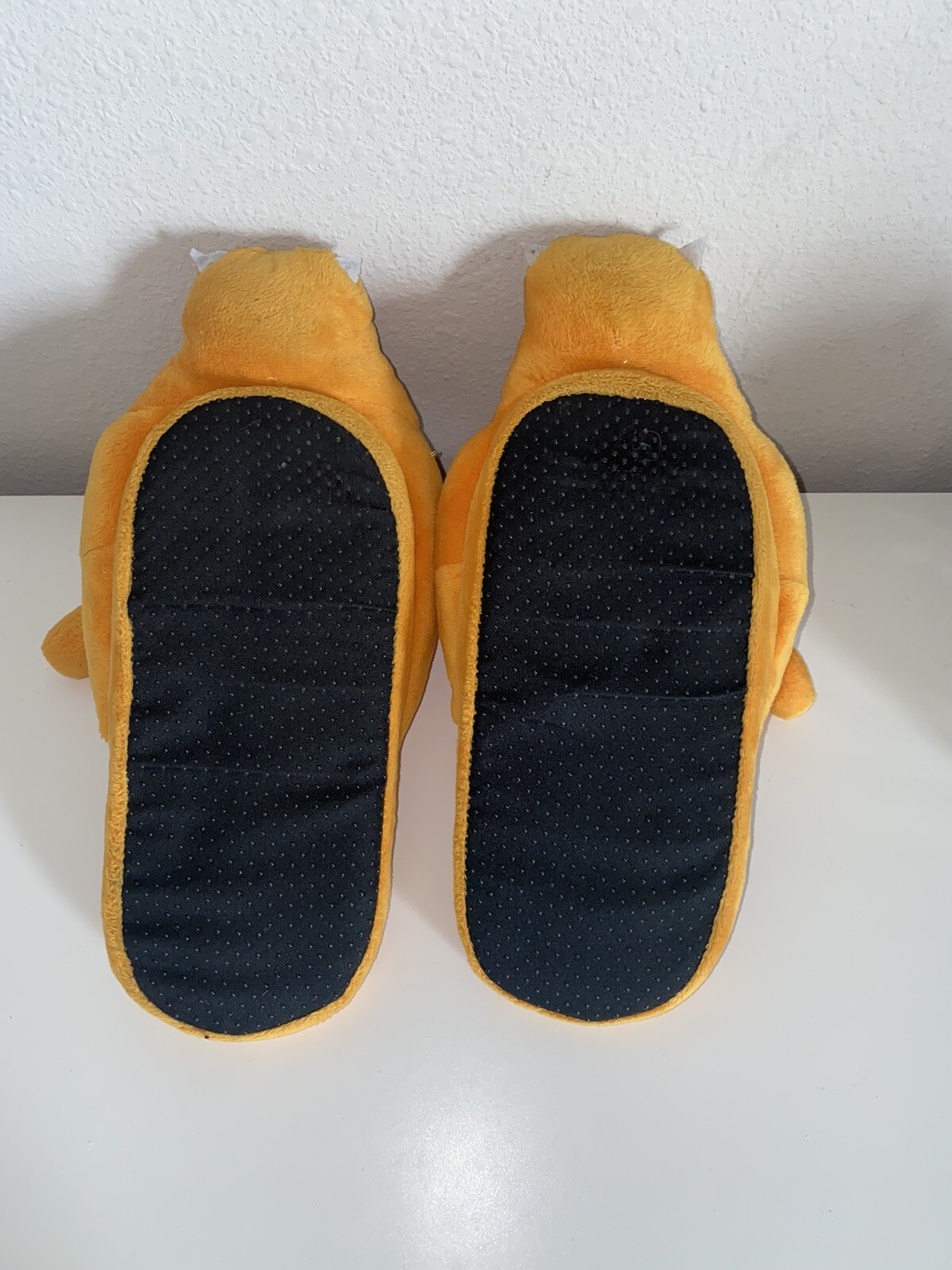 Pokémon CHARIZARD Bioworld Unisex Slippers Size S Mi… - Gem