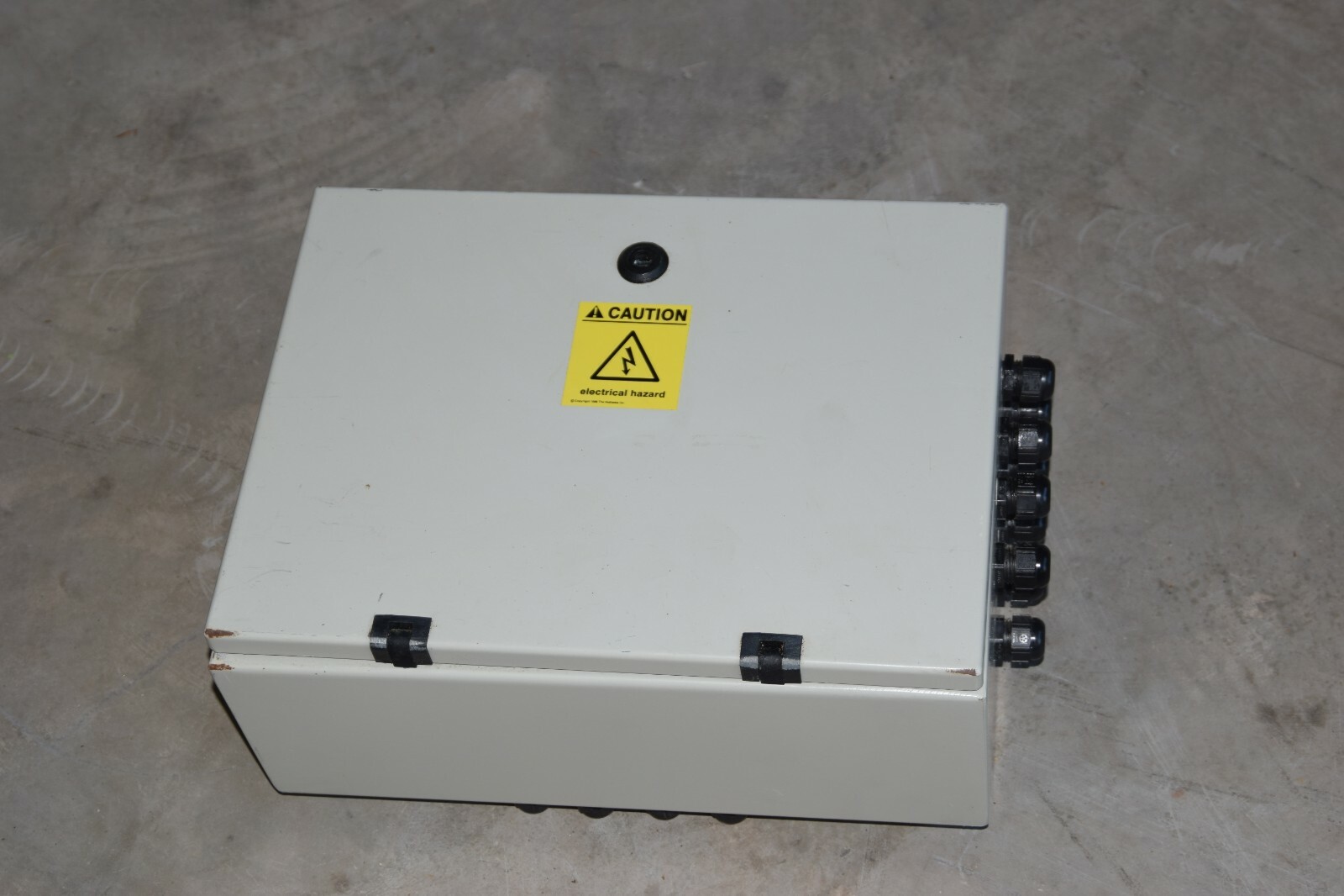 HAMMOND 2R16126 Enclosure Type 12 16X12X6 IN, 16" X 12" x 6 (Used ...