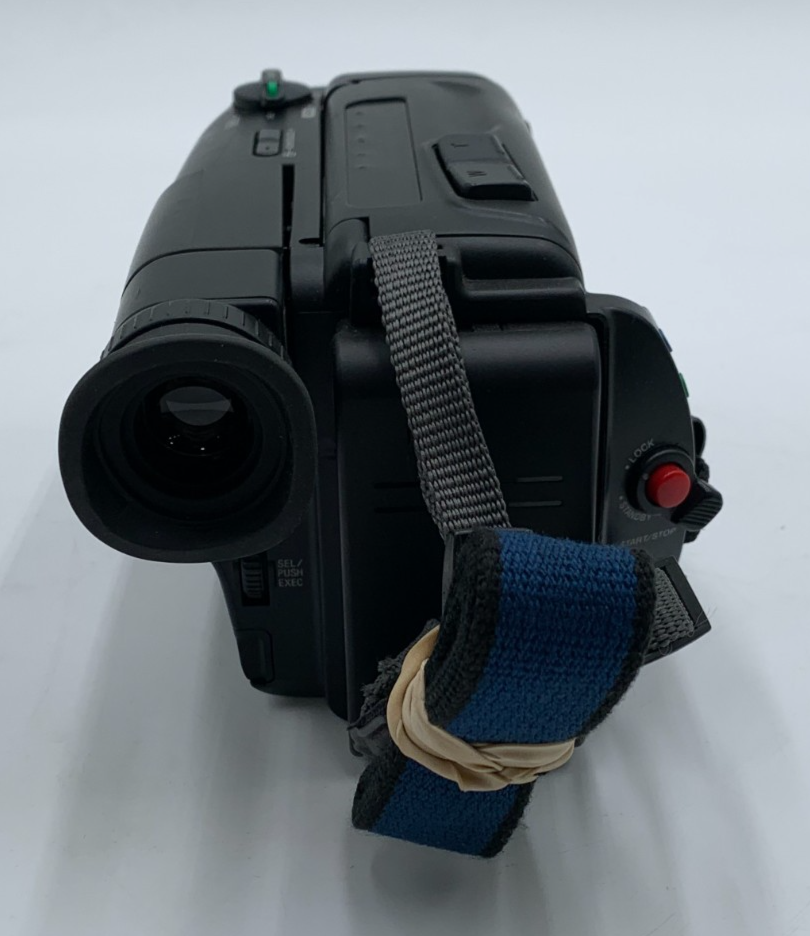 SONY HandyCam Video8 CCD-TR83 24x Digital Zoom 12x Optical W/Batt ...
