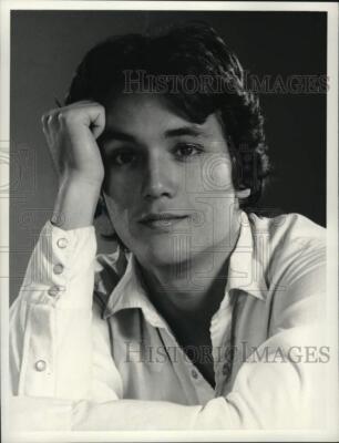 Press Photo Actor Scott Colomby stars in "Sons and Daughters" on CBS ...