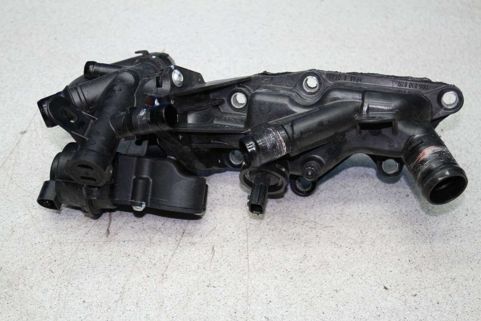 Renault Captur I J5 0.9 TCe Bj.13 Thermostatgehäuse Kühlmittelflansch ...