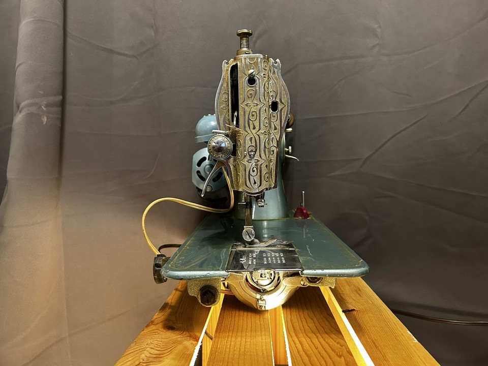 Antique 1950s Sewing Machine: Deluxe Precision Sewmor | eBay