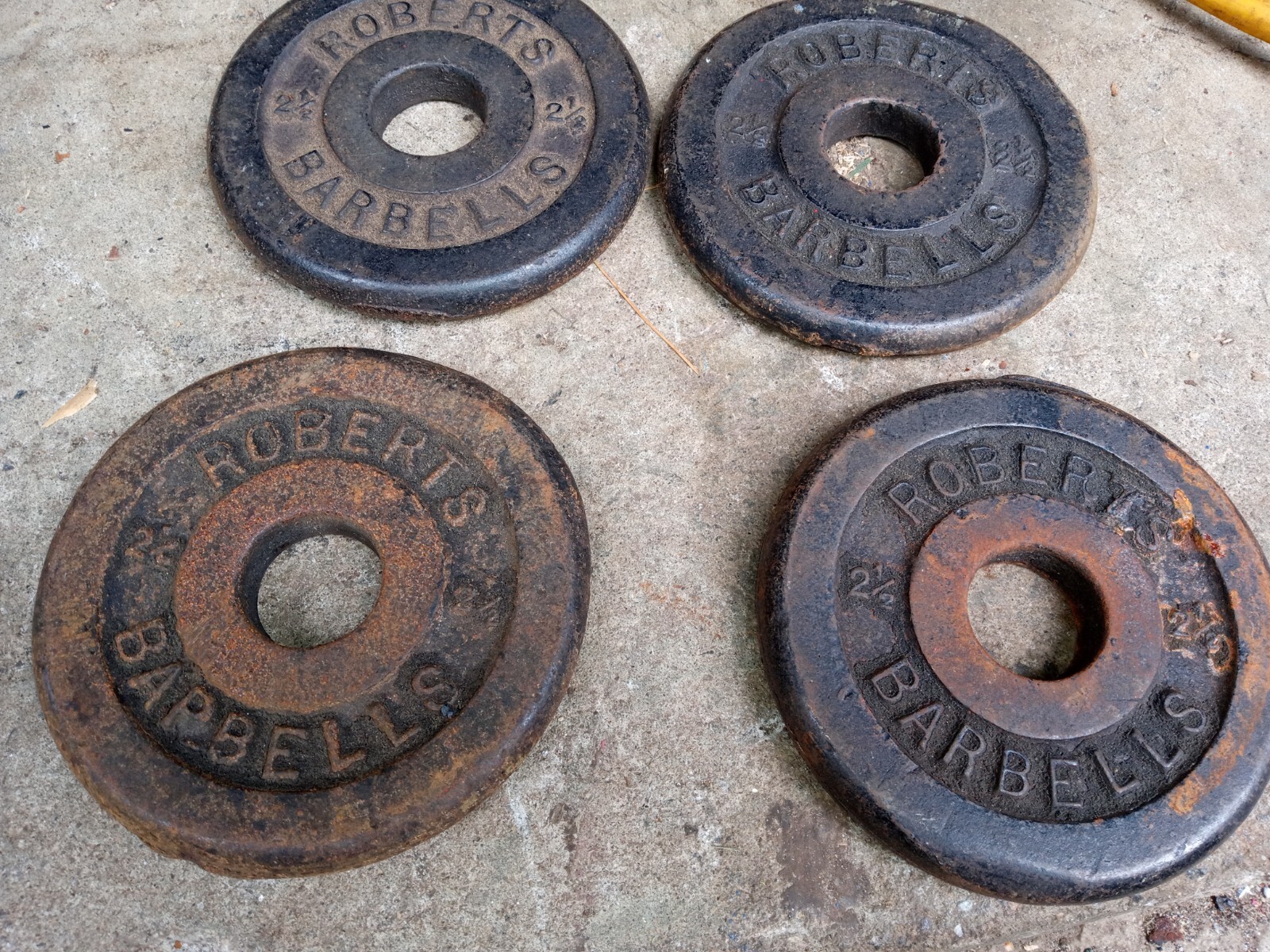(4) 2 1/2 lb vintage weight plates 2.5 lbs Roberts metal standard ...