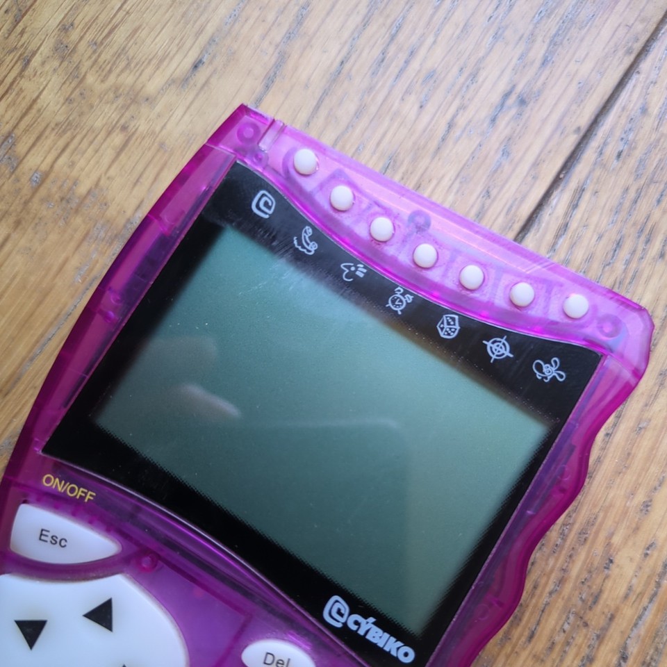 Vintage Cybiko PDA 2000 Wireless Entertainment System Powers on, good ...