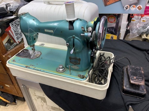 Vintage Super Deluxe Universe Precision Sewing Machine | eBay