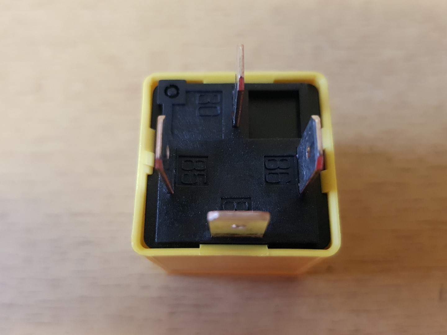 Land Rover MG LDV Multi Use Yellow Relay YWB10012 TYCO V23134-b52-x127 ...